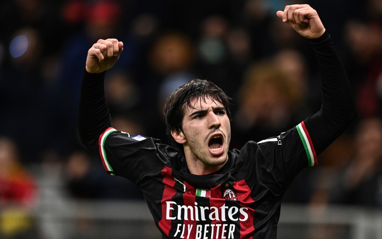 Leao a Tonali: "Auguri figlio del Milan. Ti voglio bene"