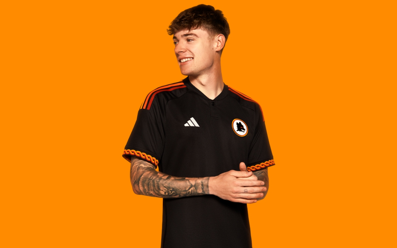 Roma, il rapper Gemello ha ideato una nuova patch per la maglia | FOTO