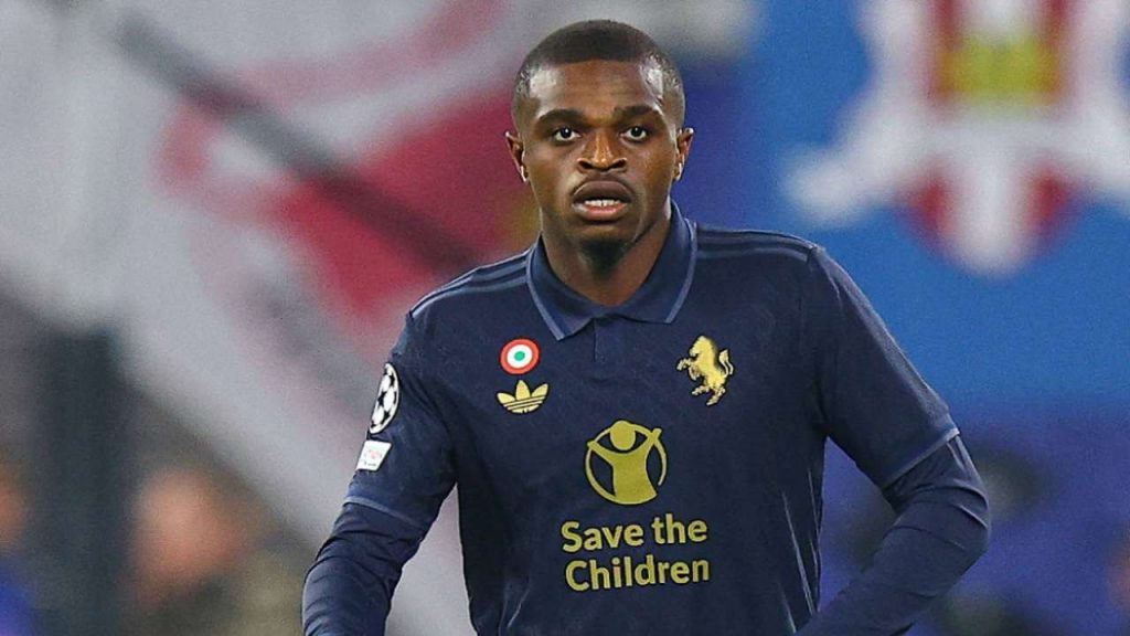 Juventus, infortunio per Kalulu: costretto al cambio contro il Benfica